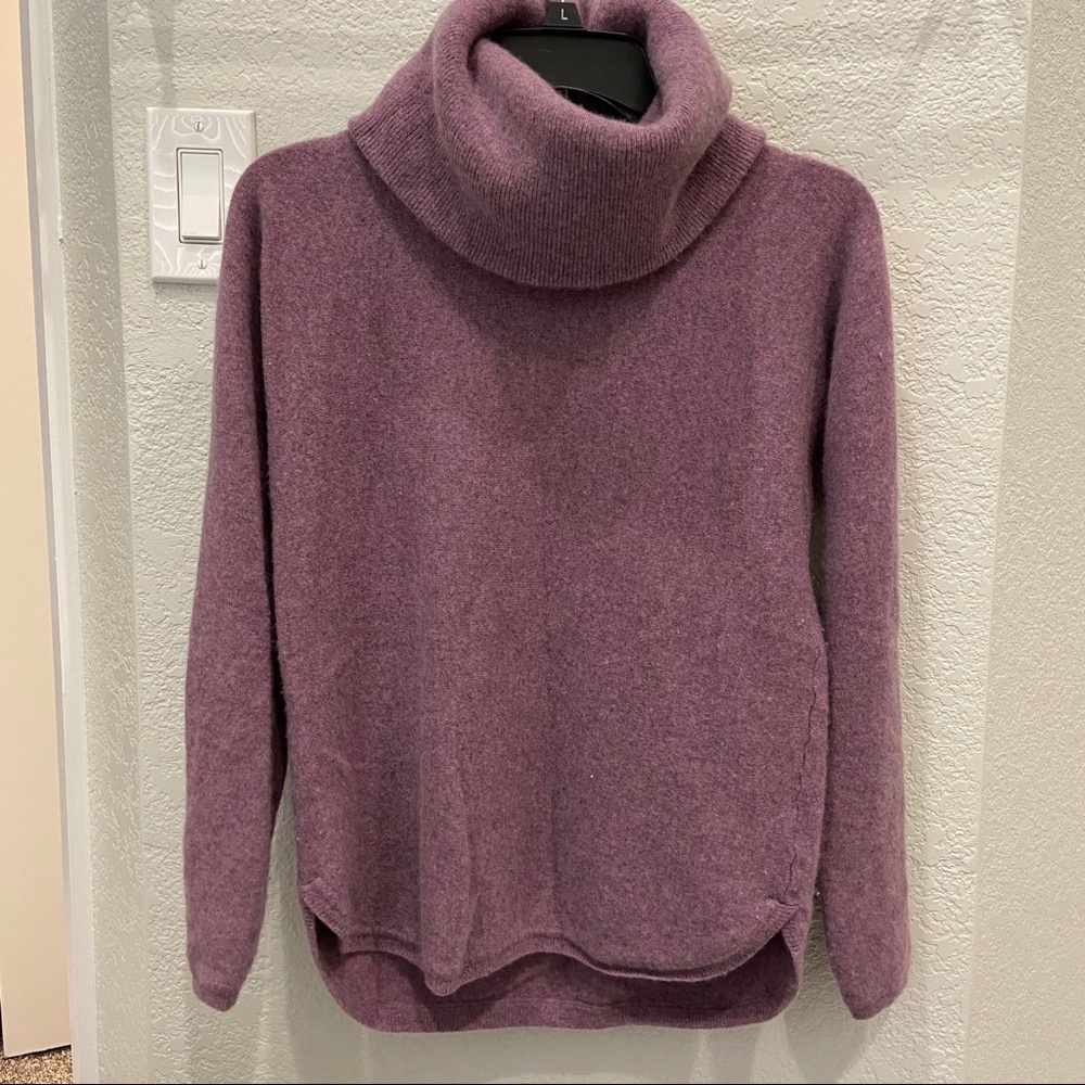 Max Studio 2 Ply Cashmere Turtleneck Sweater Sz M - Gem